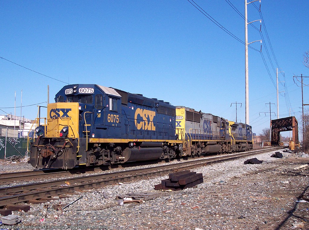 CSX 6075 on Q216